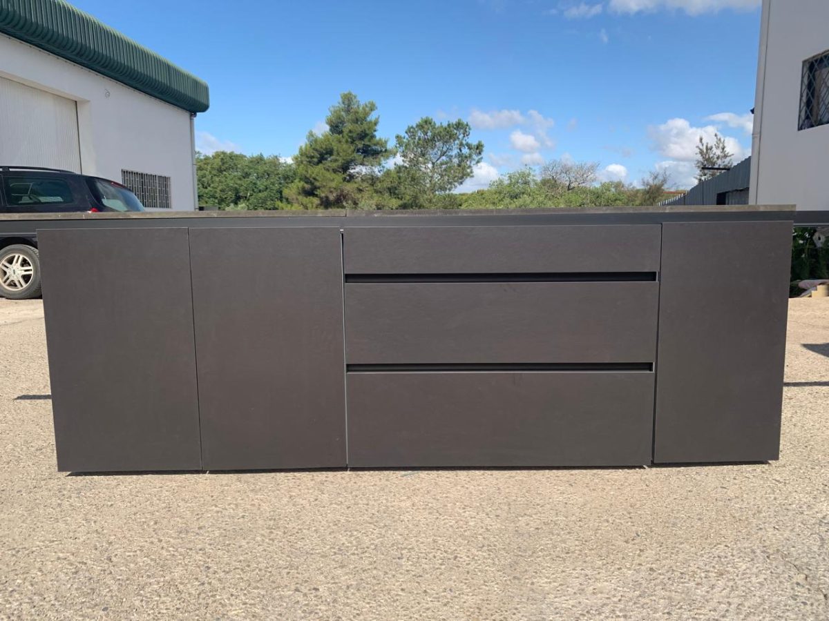 Outdoor Kitchen in Progress: Tricoya with Decton Stone | WOODMAN.PT